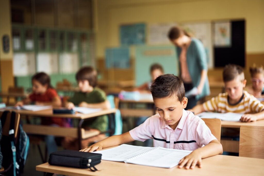 What Are the Key Differences Between Online and Classroom Learning ...